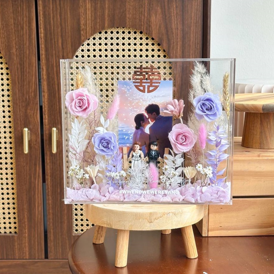 Preserved Flower Acrylic Box – Premium Gifts for Any Occasion